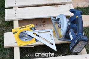Pallet Projects 101 - How to Cut Pallets - Craft Create Cook