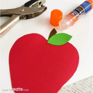 Easy Apple of My Eye Valentine - Craft Create Cook